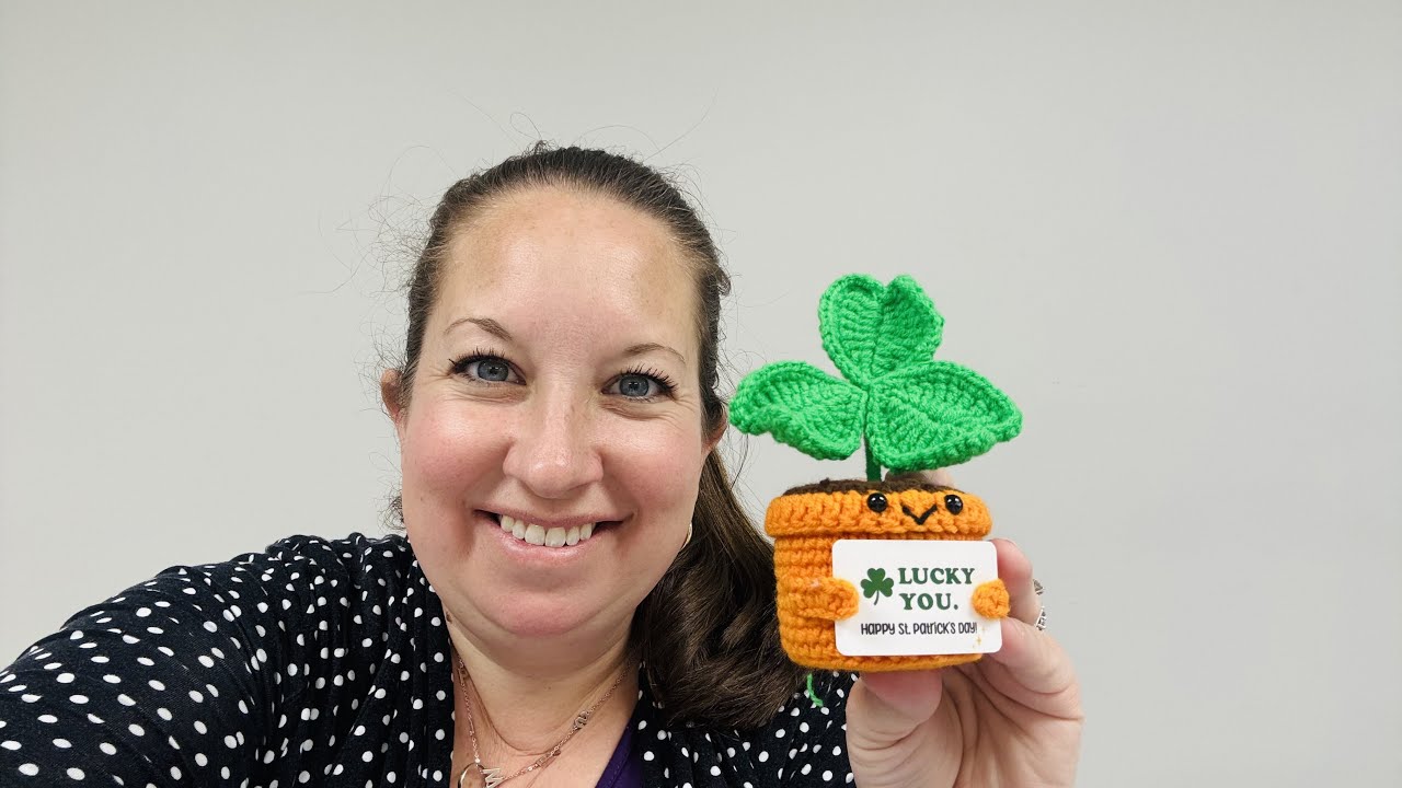 Handmade shamrock ornaments are perfect for your St. Patrick's Day decor! St. Patrick’s Day Shamrock