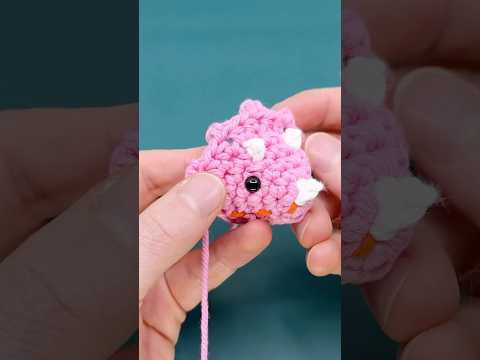 Triceratops amigurumi crochet pattern - Free beginner dinosaur tutorial