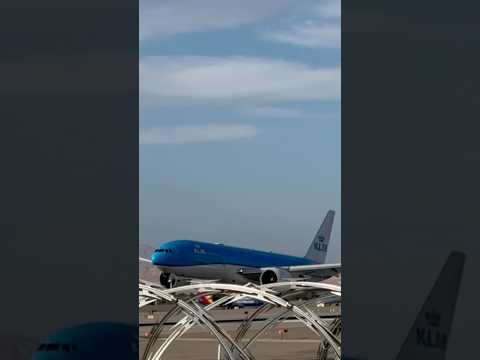 KLM Boeing 777-206(ER) (PH-BQD) arrives in Las Vegas #klmroyaldutchairlines #boeing777 #klas