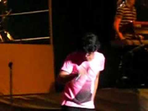 Joe Jonas Ignores Hugging Fan | Social Butterflies