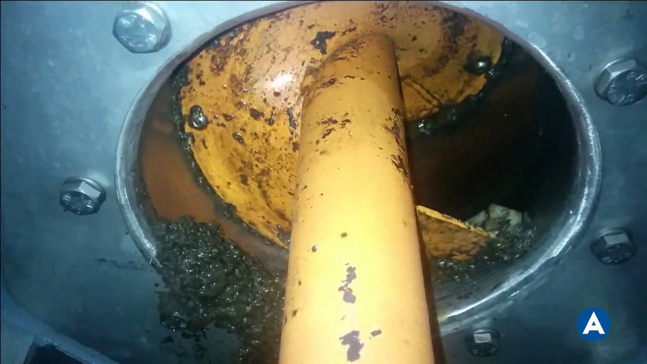 Screw thickener in operation