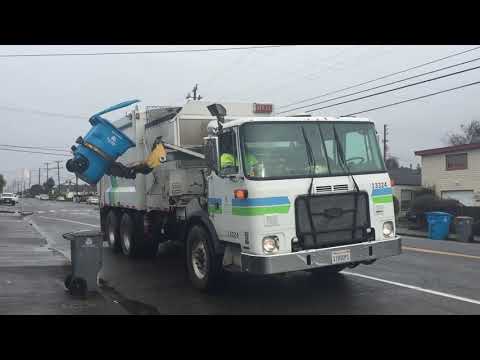 Autocar ACX • Heil DuraPack Python Garbage Truck