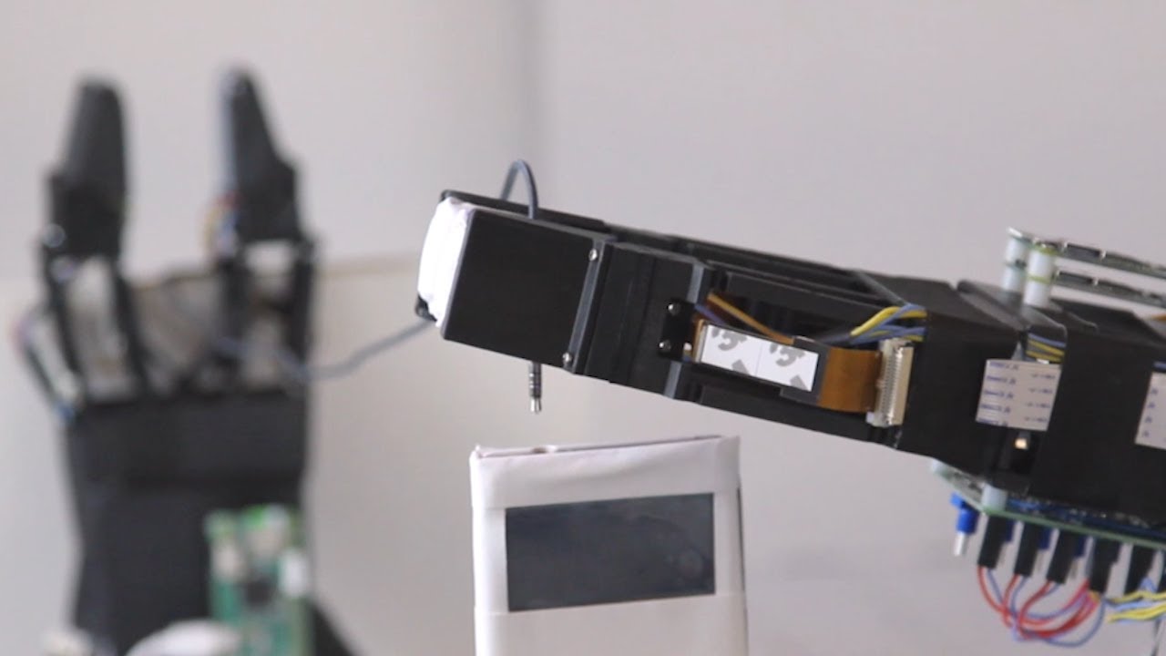 Crean mano robot "super hábil": mirá cómo manipula cables