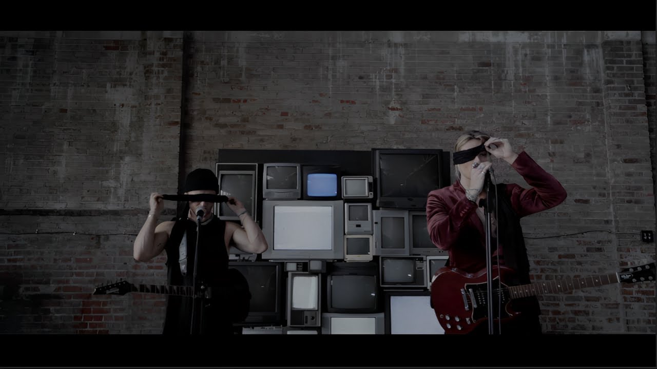 VOILÀ - Figure You Out (Performance Video)