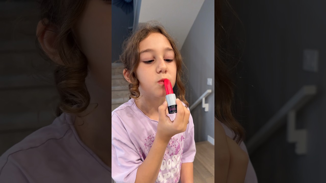 Funny lipstick 💄 prank on Mom 🤣😂🤣#shorts