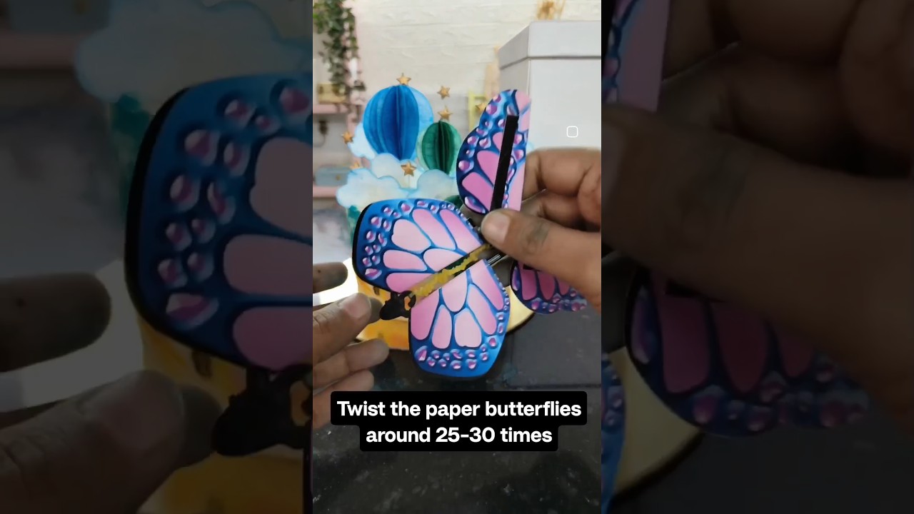 Flying Butterflies in Explosion box - Tutorial - #waferpaper #buttercreamcakes #caketrends #cakes