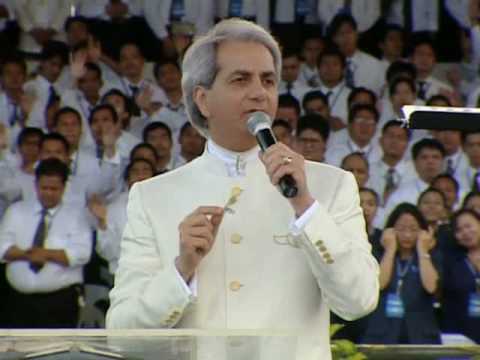Benny Hinn sings "EL SHADDAI" (with lyrics)
