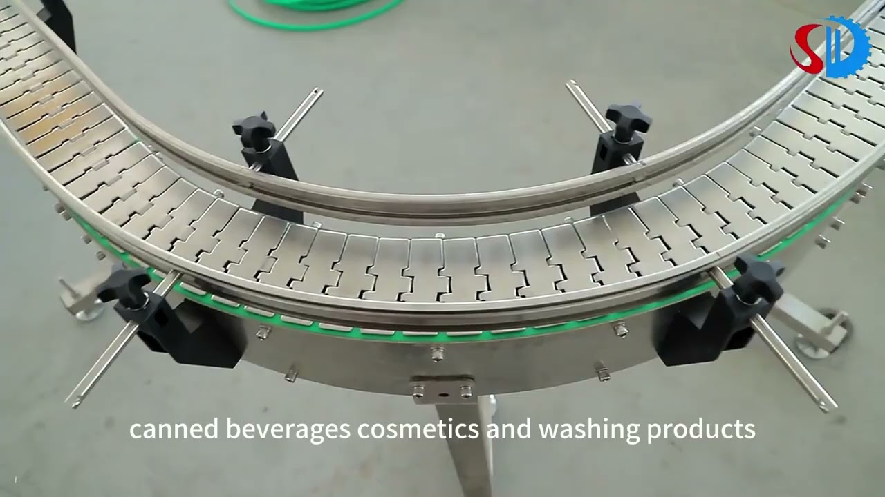 Flat top chain conveyor