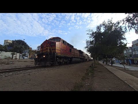 FCCA / GE C40-8W #1033 & EMD SD40-2T #1024 - El Agustino