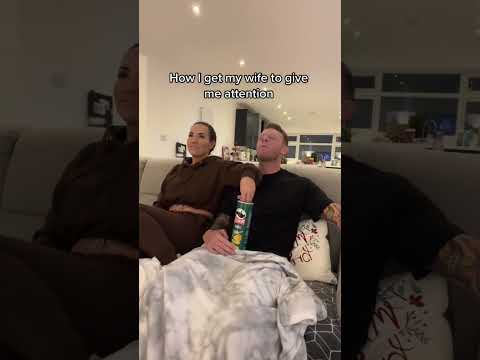 How I get my wife’s attention ???????? #shorts #couple #relationships #relatable #marriage #funny #humor