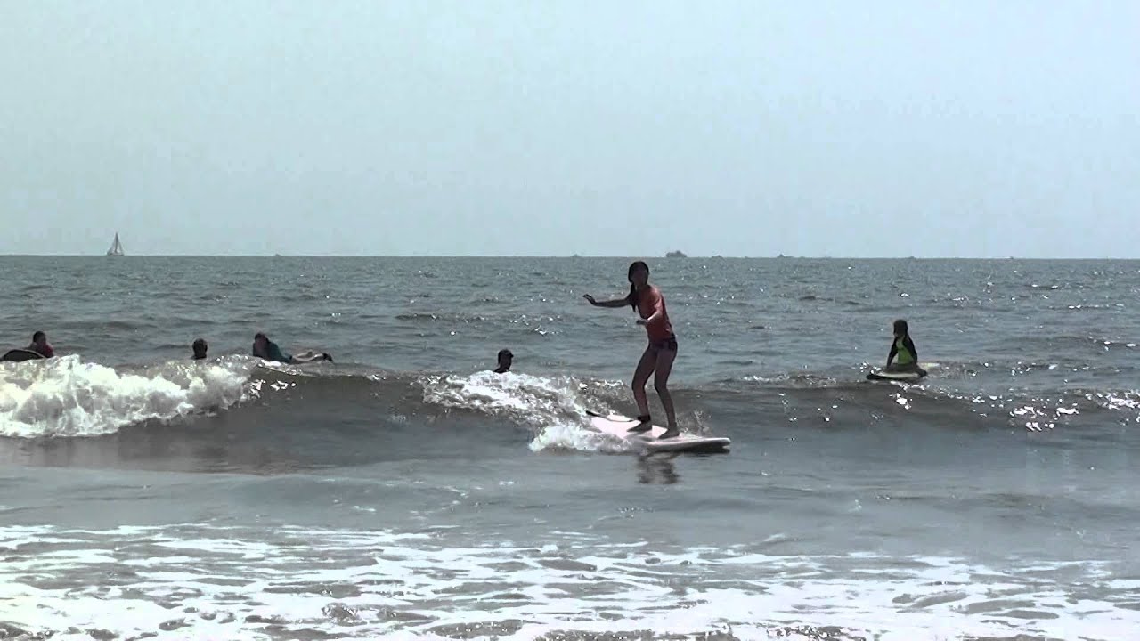 00036 Catherine surfing