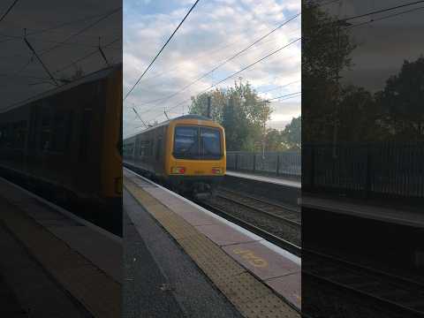 Class 323s departing Selly Oak #shorts #viral