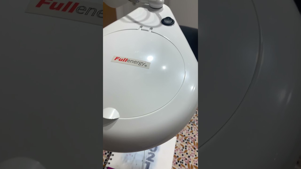 Lámpara con lupa reforzada. 80 led de alta potencia. 220V.