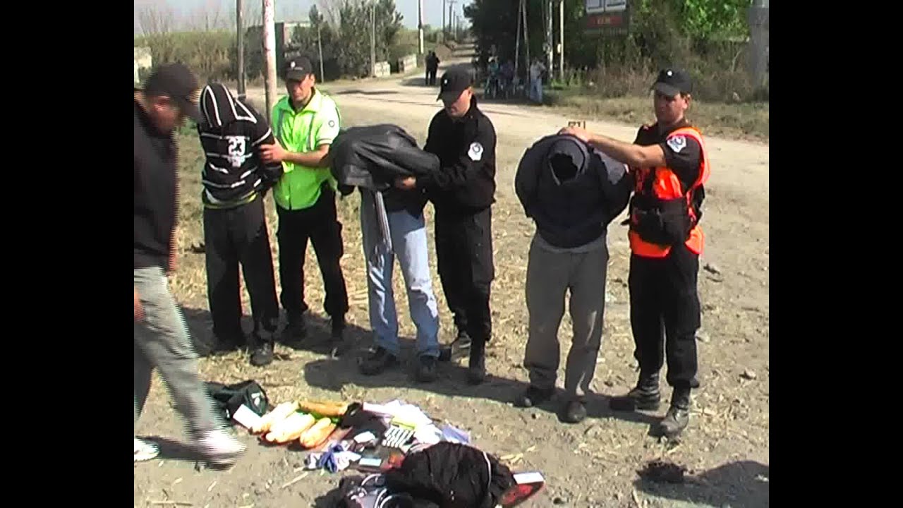 Detienen a tres hombres con marihuana y cocaína durante un control vehicular