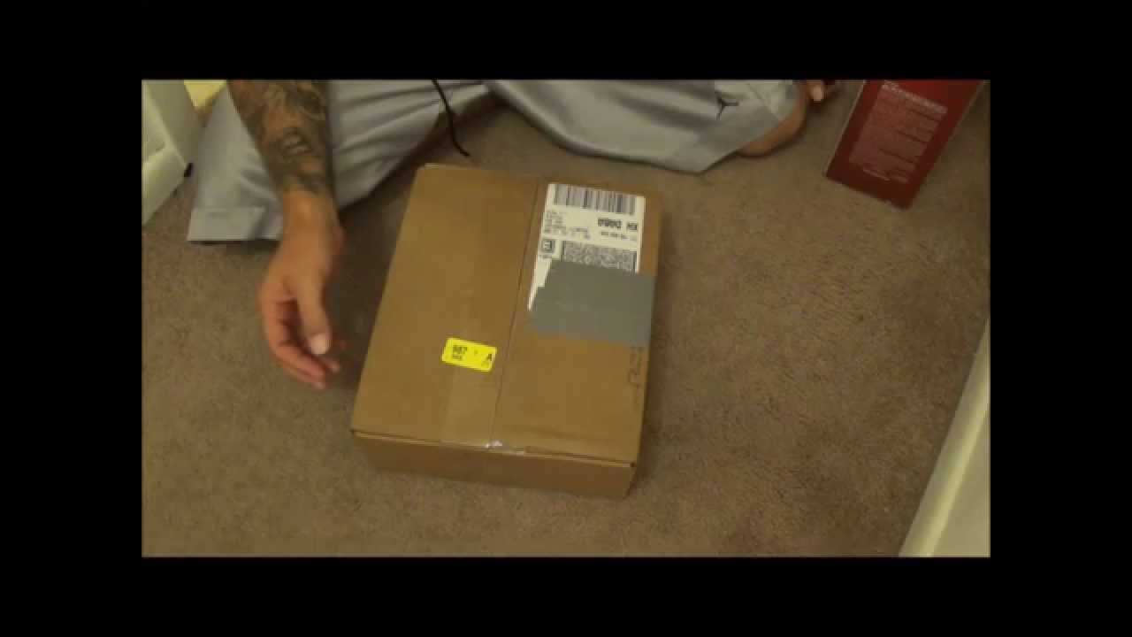Unboxing Bumblebee Ball Python (from Cold Blooded Novelties)