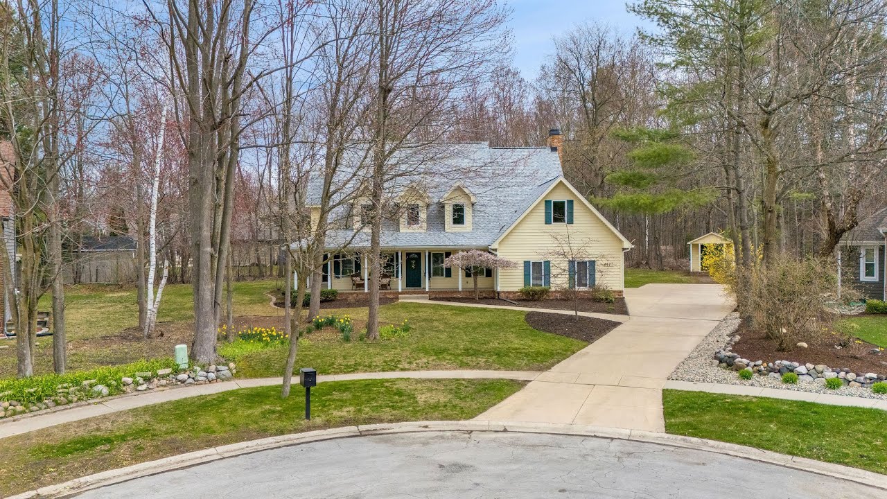 817 Honeysuckle Circle, Midland MI 48642