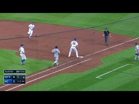 NYY@KC: Infante barehands ricochet and gets the out