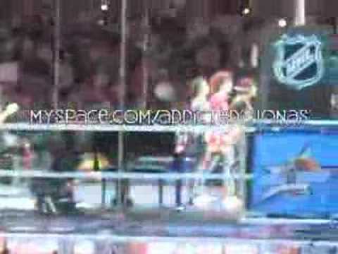 Jonas Brothers - Hold On/Kevin's Guitar Spin- Rockin Skate
