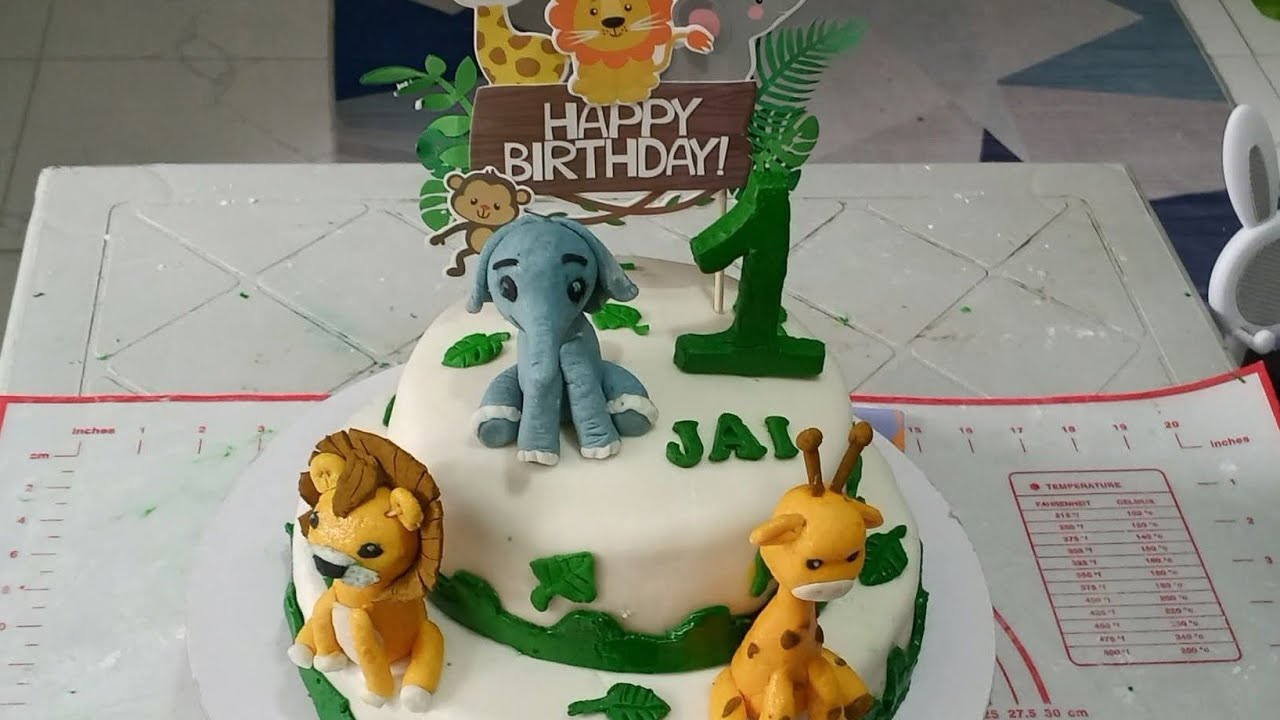 SAFARI  THEME  CAKE