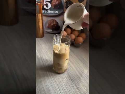 ❄️ Rien de mieux qu’un iced latte pour se rafraîchir avec style ! #shorts