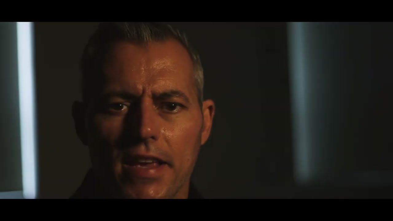 Fundación - Never Surrender