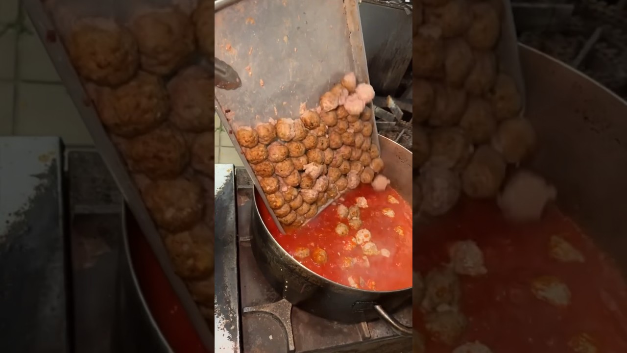 The SPAGHETTI & MEATBALLS made from scratch at Mark’s Off Madison in NYC! 🍝👌🤤 #DEVOURPOWER