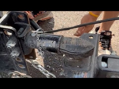 CURT 17063 Round Bar Weight Distribution Hitch Review, Curt hitch for stabilization and easier
