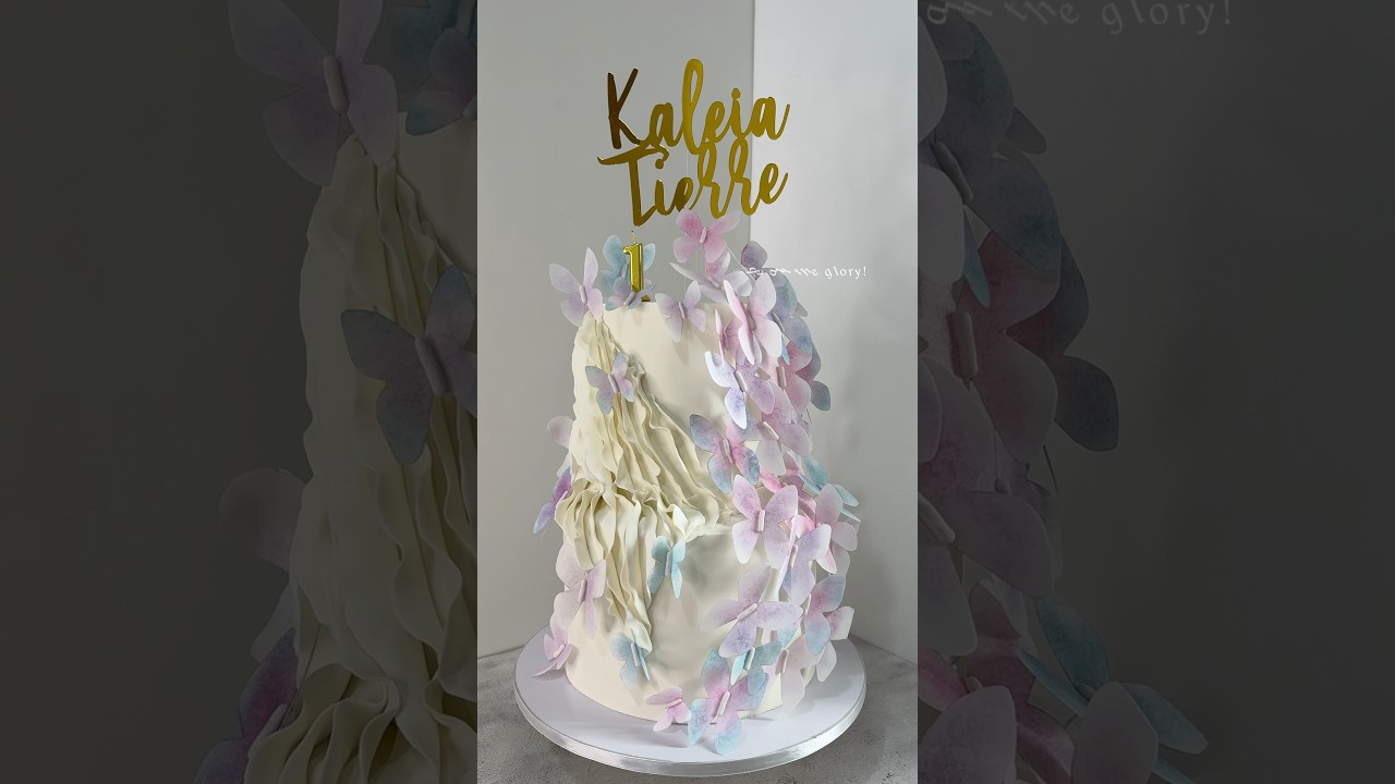 Butterflies 🦋 #toGodbealltheglory #cake #waferpaper #edibletoppers #fondant #art #butterfly #pink