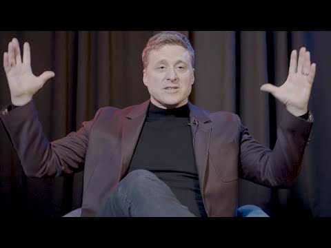 What made Alan Tudyk stop doing stand up comedy?