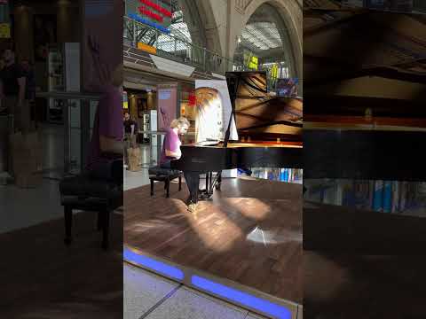 A Little Piano Music #piano #music #pianist #leipzig #station #germany #bach #improvisation #melody