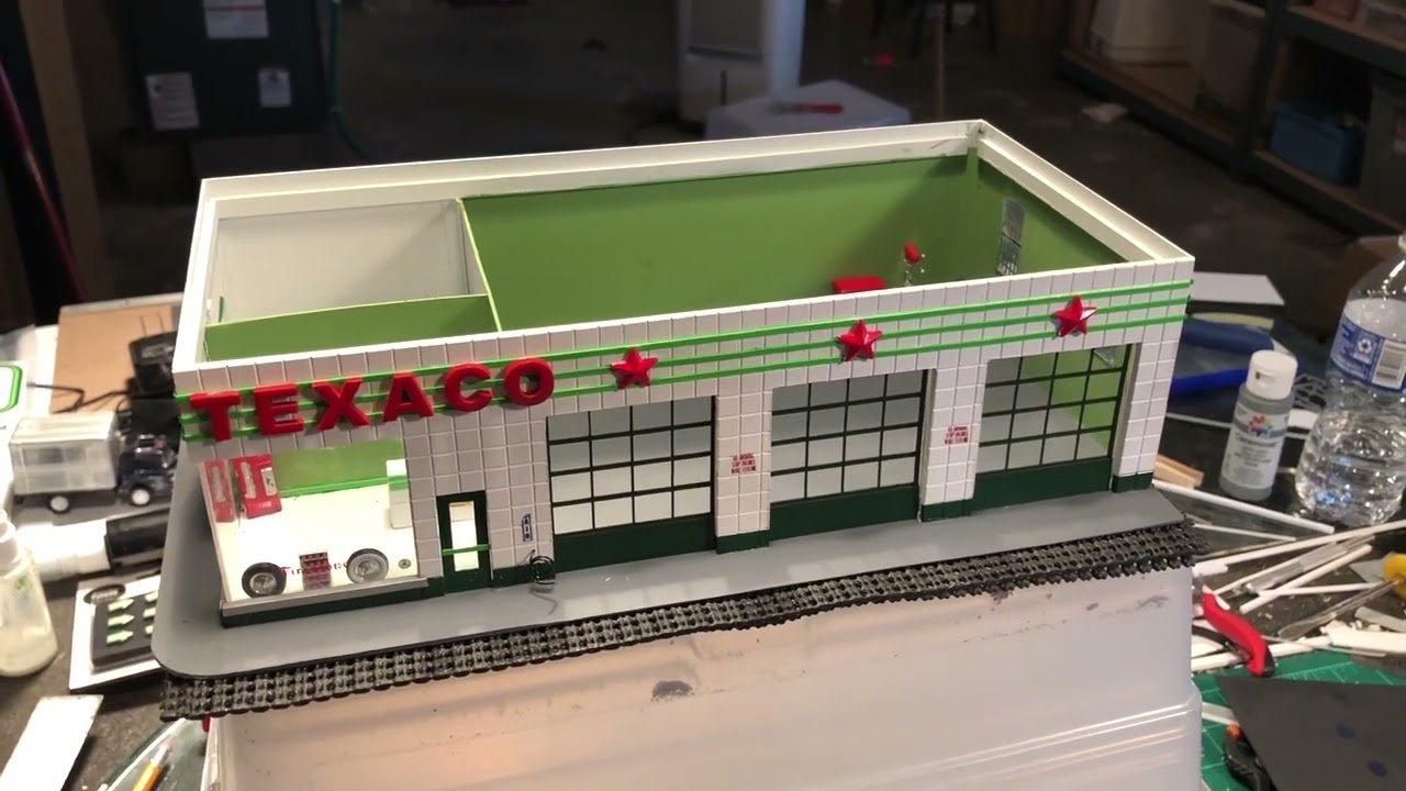 1/64 scale Texaco gas station