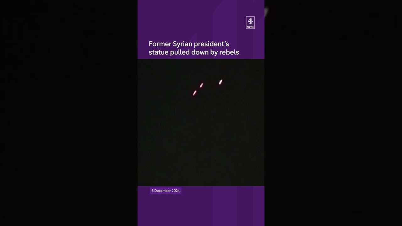 Syrian rebels topple statue of Assad's father