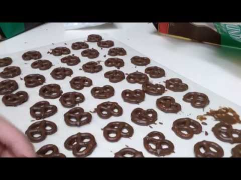 DIY: Yummy Chocolate Covered Pretzels
