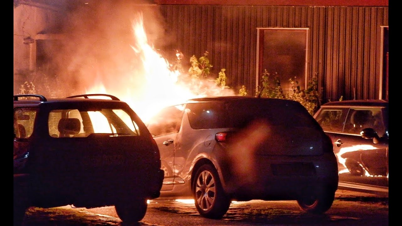 Auto in lichter laaie in Coevorden(Video)