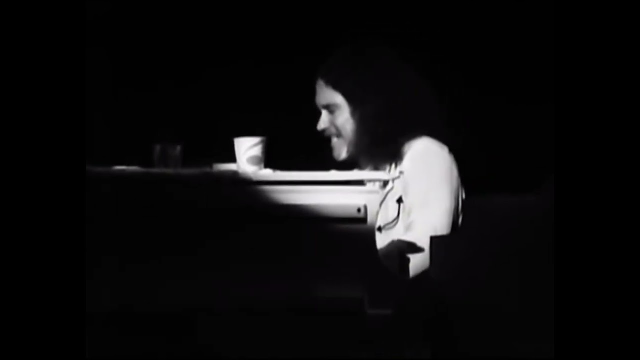 Lynyrd Skynyrd - Billy Powell Piano Solo - Tuesdays Gone With the Wind (Live) 1976