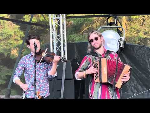 Sam Kelly and the Lost Boys, end of set, Beardy Folk Festival, 14/06/25