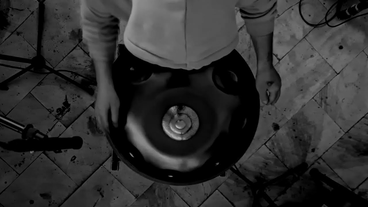 TIFLIS soft*tone minor E2 / ( E3 G3 A3 ) B3 C4 E4  F# G4 A4  B4  C4 ( E G )