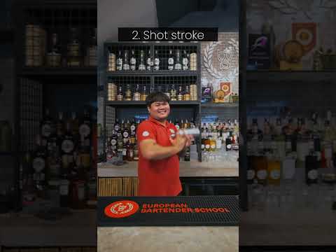 Mastering the Art of Shakes: A Bartender Guru Reveals some key Techniques #bartender #shorts #bar