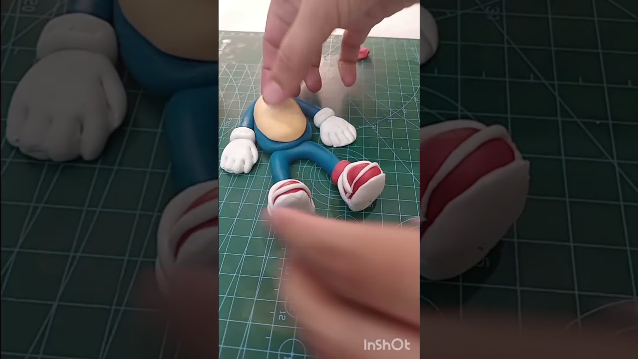 A quick way to make a super Sonic Cake topper