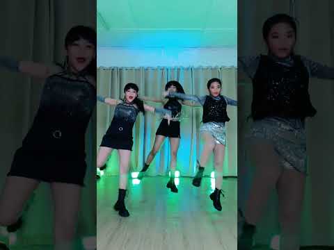 LISA 'MONEY' dance cover || @InnahBee with JDS STARZ: @samanthatv2384 and Bianca #shorts