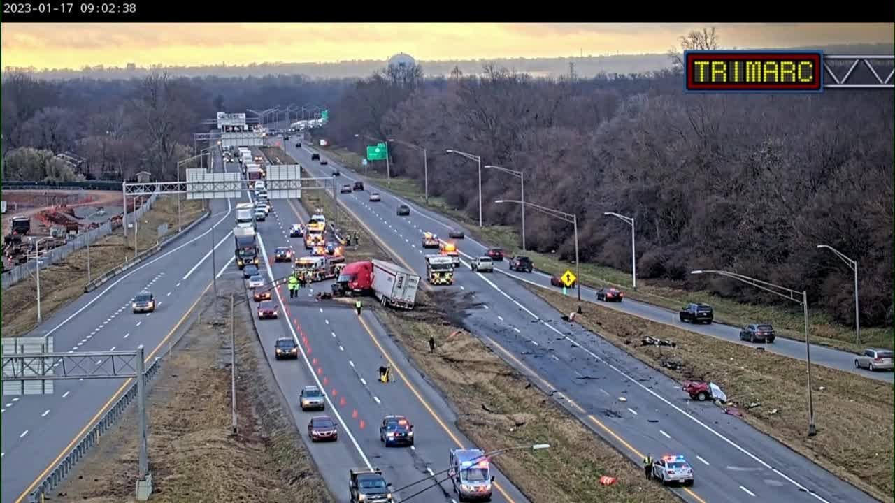 TRAFFIC ALERT: Multi-vehicle crash with injuries shuts down Watterson Expressway