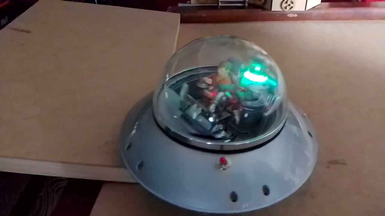 platillo volador de perdidos en el espacio custom.