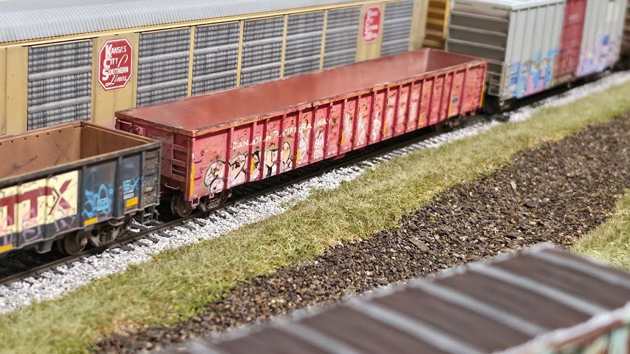 Running Newly Weathered & Graphittied HO Scale Rolling Stock 