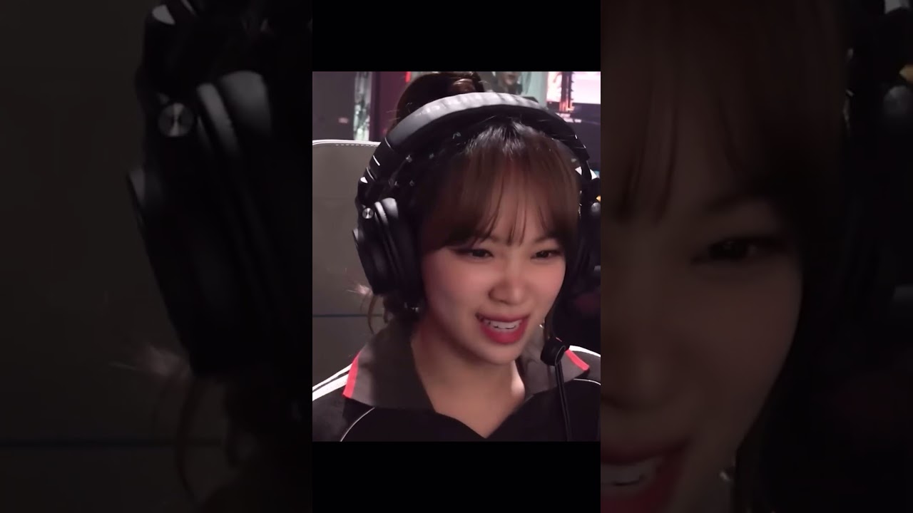 lesserafim chaewon gaming