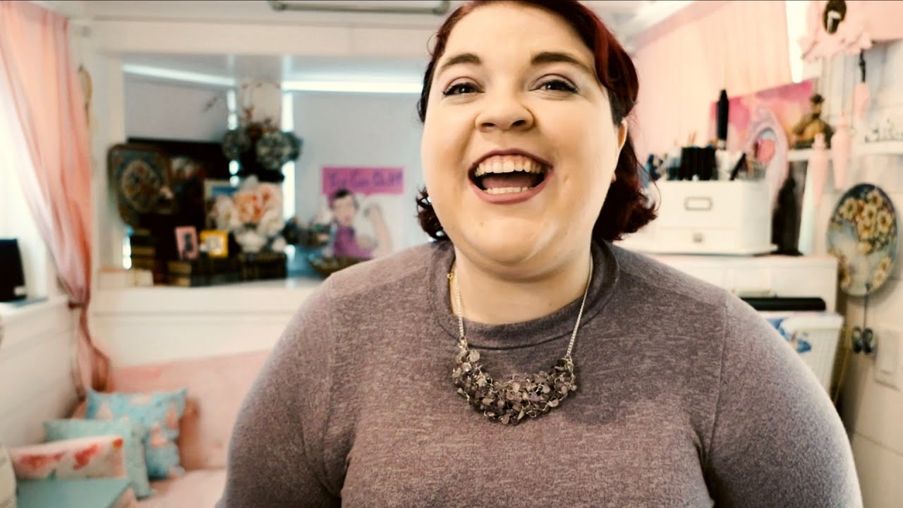 ARTIST CREATES HER DREAM TINY HOUSE