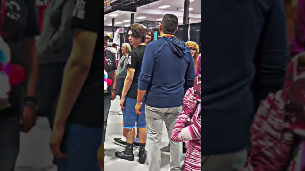 Mom got excited!🤣 clown illusion box from VFXcreates baby!Spookala. #trending #spookala #jumpscare