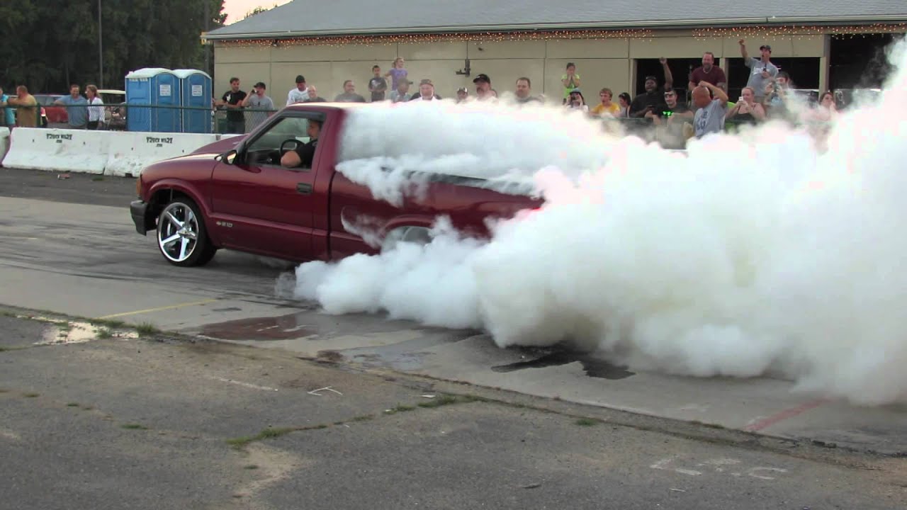 Chevy S10 Big Burnout - Slam Jam 2012