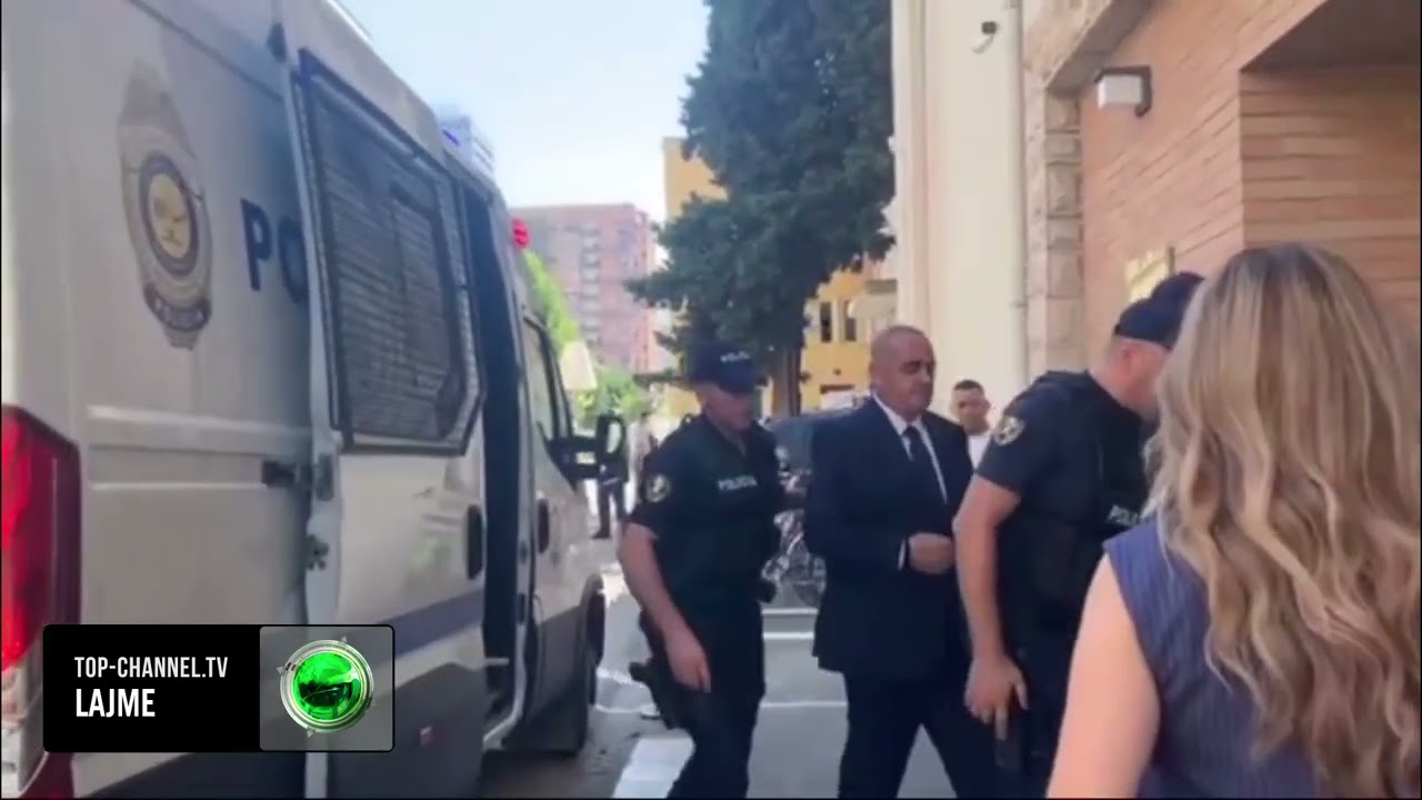 Top Channel/ Fredi Beleri lë qelinë, shoqërohet në ambientet e KQZ ... Top Channel/ Fredi Beleri lë qelinë, shoqërohet në ambientet e KQZ ...