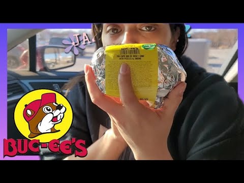 Eating at Largest Gas Station Convenience Store in the world! Buc-ees FOOD REVIEW #shorts