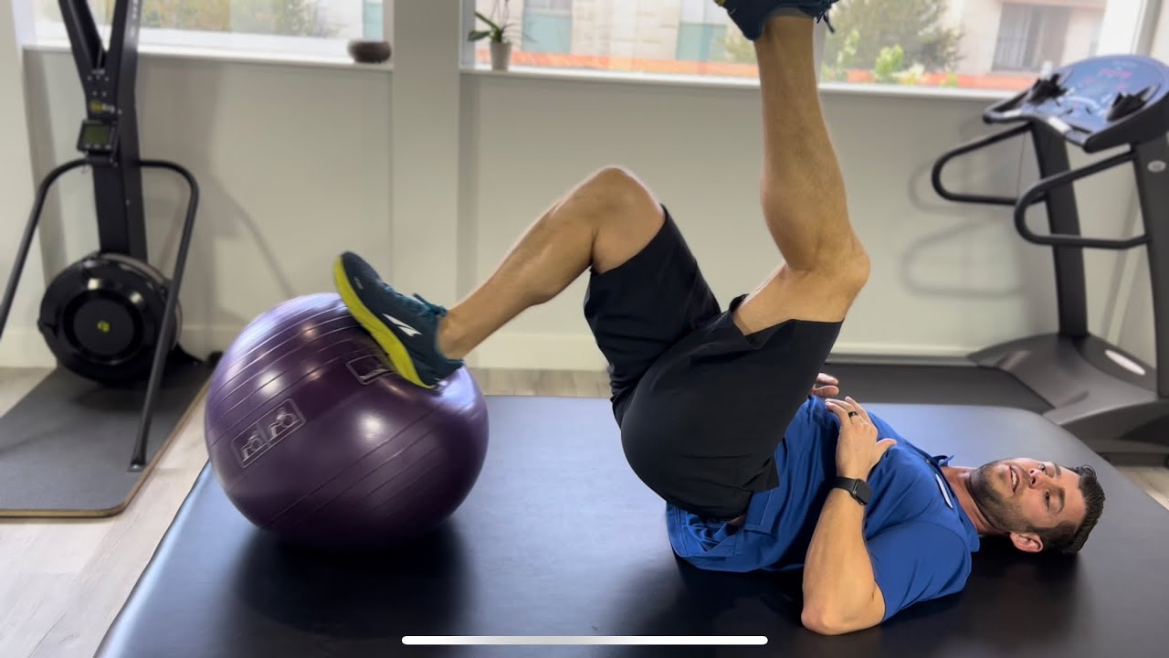 Single leg Bridge - Hamstring curl with stability ball